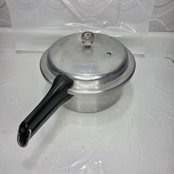 Mirro | Kitchen | Vintage Mirro Matic Aluminum 4 Quart Pressure Cooker ...